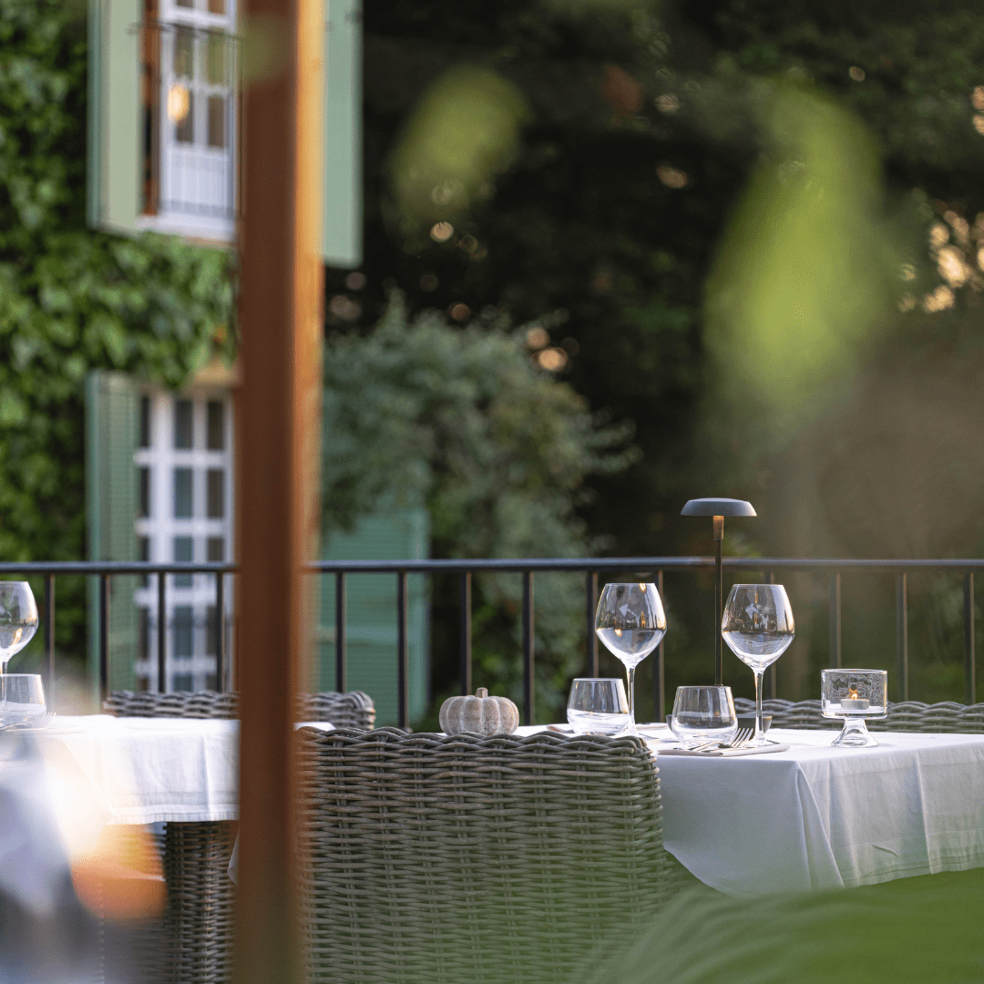 SWAY TABLE | IN-LITE